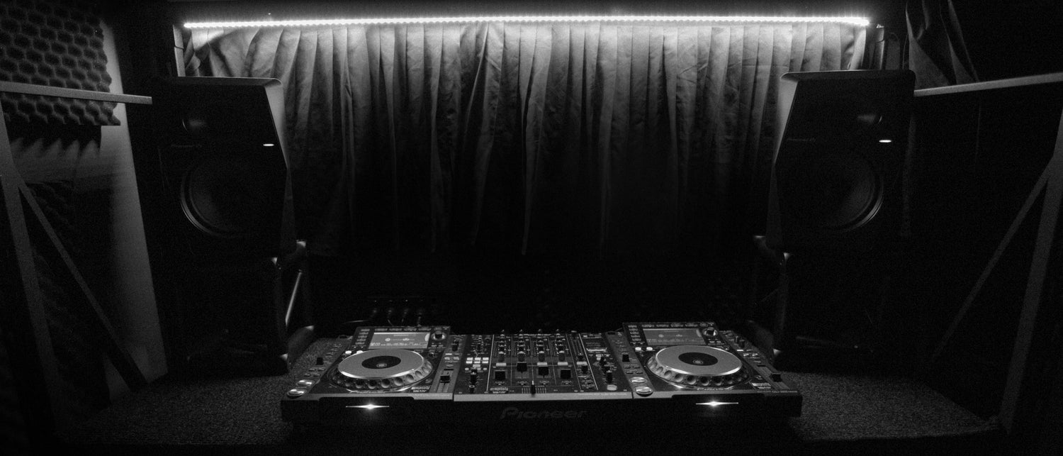 DJ Booth – Pro Sound and Lighting