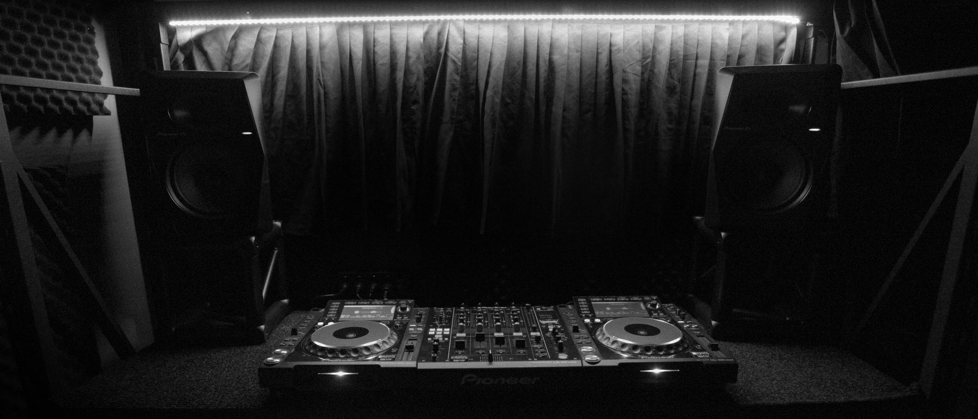 DJ Booth – Pro Sound and Lighting